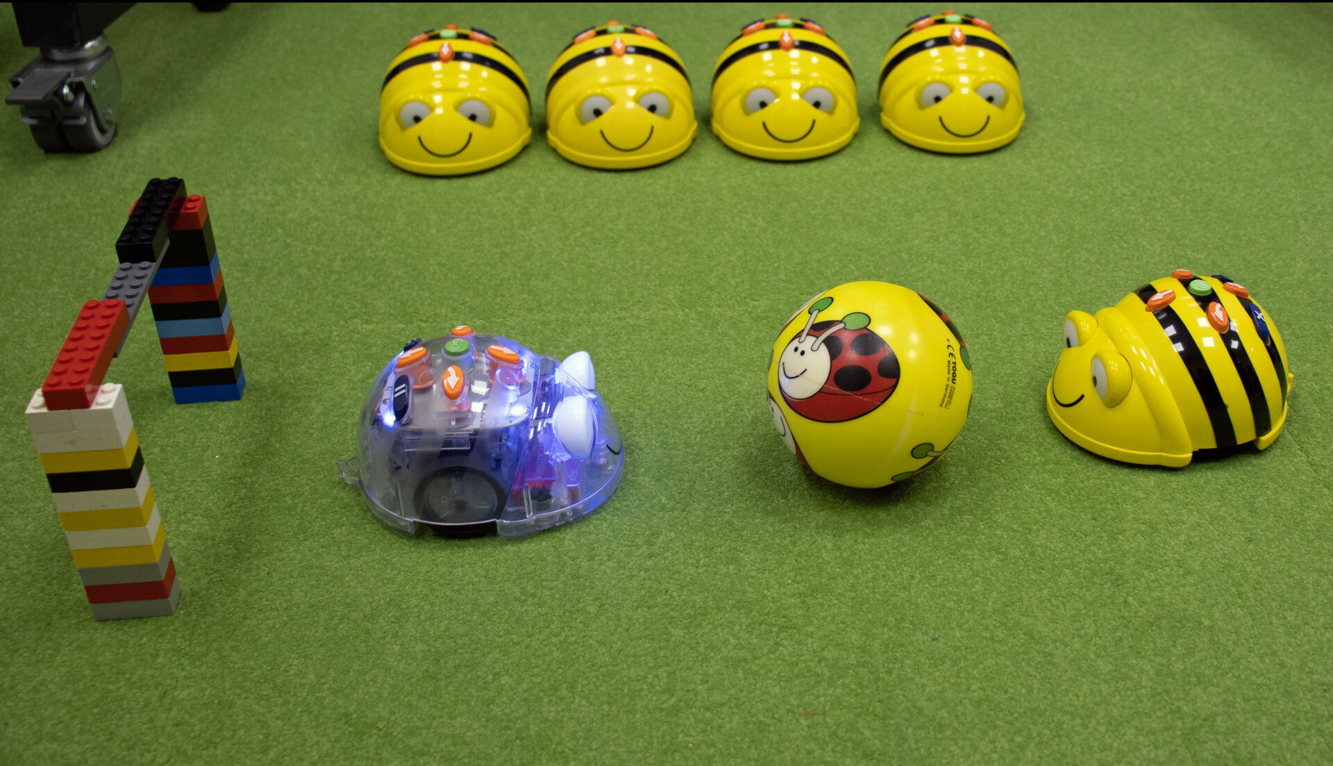 Bee-Bot ja Blue-Bot - Digi-ihana vaka ja esiopetus